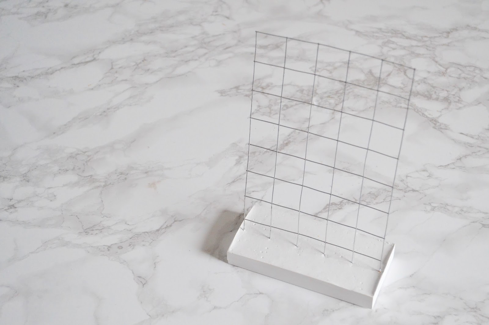 DIY Home Decor | Mini Grid Wire Frame | The Things She Makes