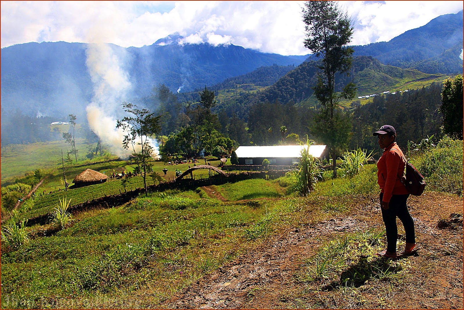 Keindahan Alam Ilaga Puncak Chartens Papua