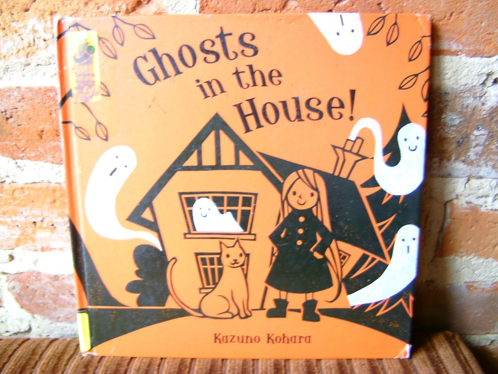 Literary Review - Ghosts in the House! by Kazuno Kohara