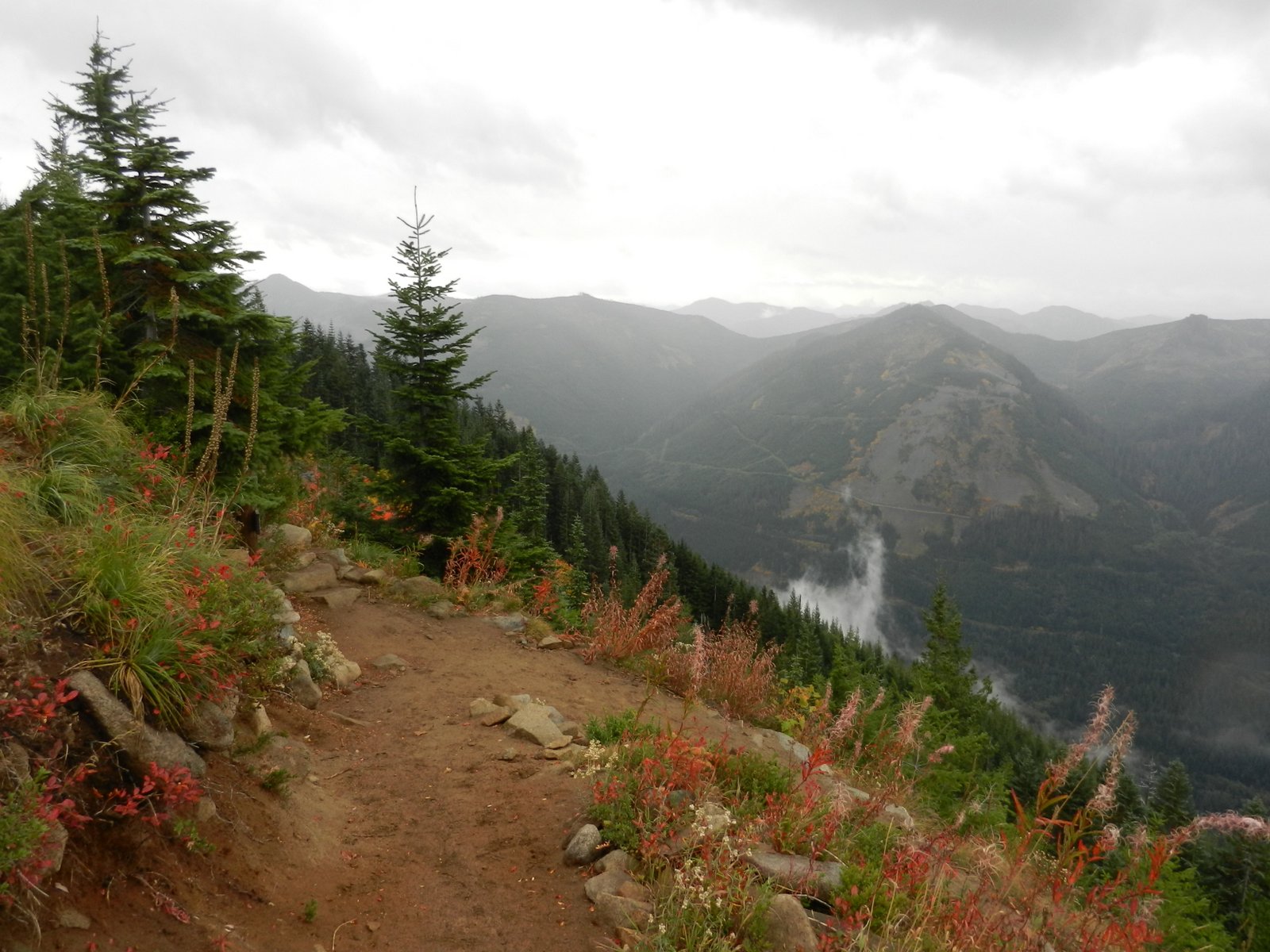 Off on Adventure: Mount Defiance - Alpine Lakes Wilderness - 10/14/12