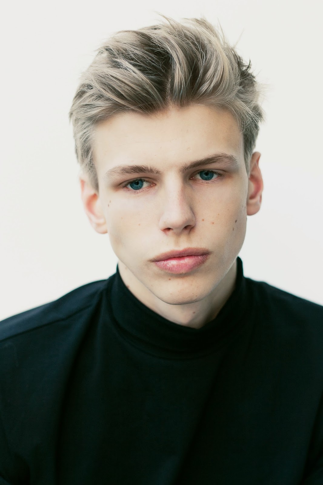 d1 Model Management: Ally Fallon photographed by Aava Anttinen