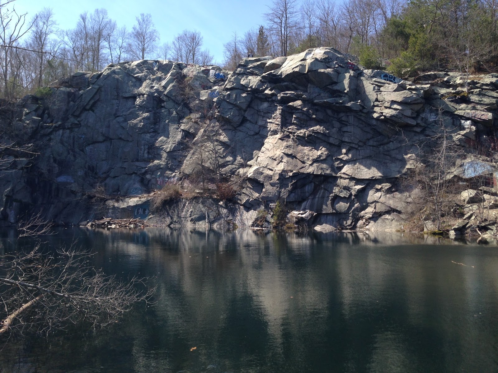 NEW ENGLAND FOLKLORE: Ghosts of the Assonet Ledge