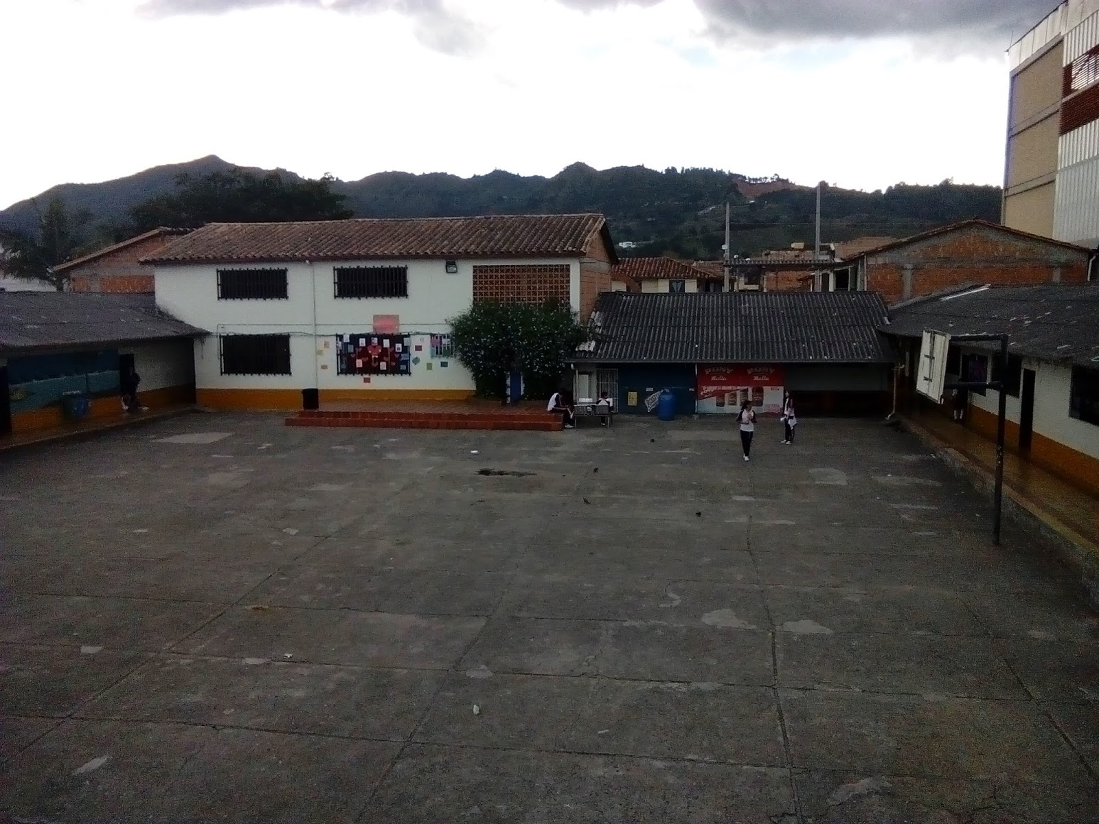 ENTORNOS EXTERNOS E INTERNOS I.E.MONSEÑOR ALFONSO URIBE JARAMILLO ...