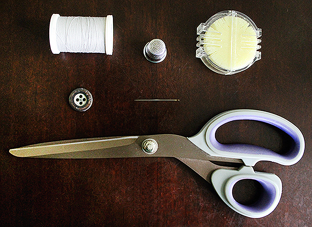 Southern Mom Loves: How to Sew a Button on Quickly #Lifehack