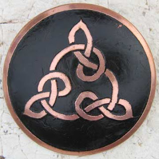 Enthusiastic Artist: How to draw triquetras