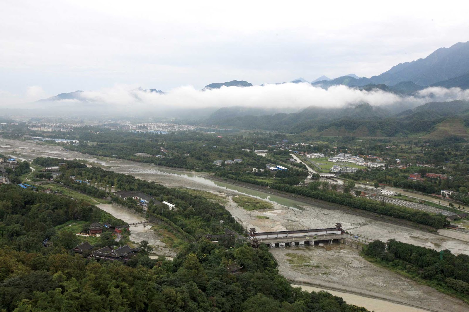 The Dujiangyan Irrigation System | Traveling Tour Guide