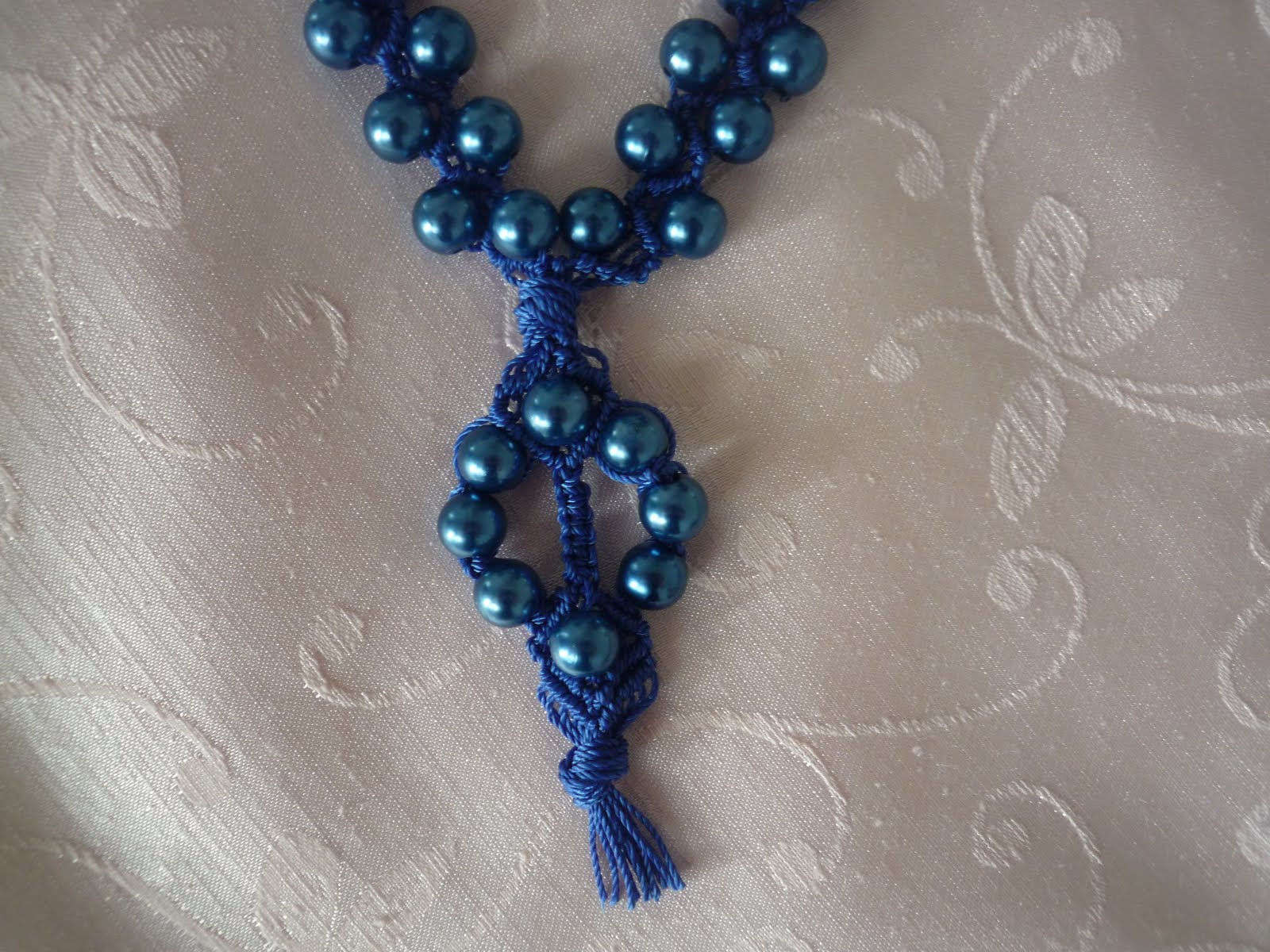 Uncinetto&Ricamo: COLLANE MACRAME'