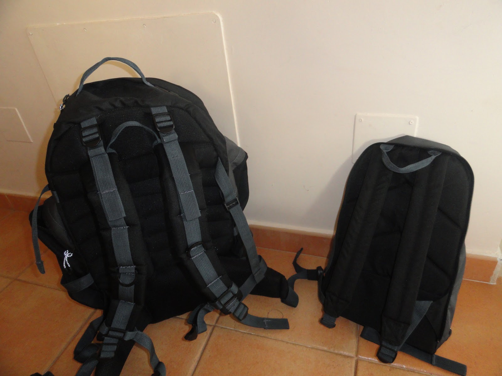 TRAS LA HUELLA DE ORIENTE: EQUIPAJE: UNA MOCHILA