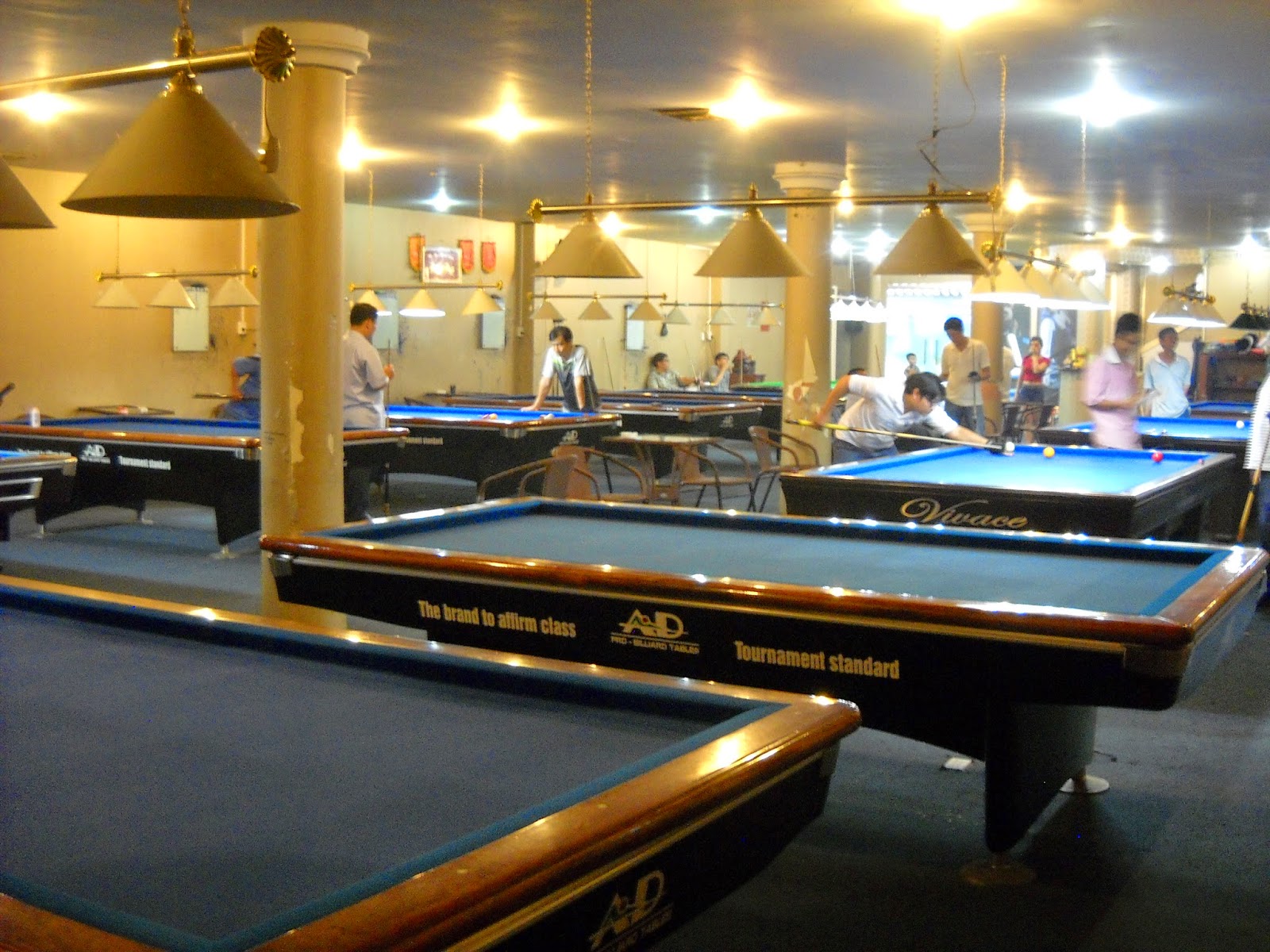 HCM - - Sang CLB bida cao cấp TT Quận 10 - DT 12m x 30m, 1L, 12 bàn ...