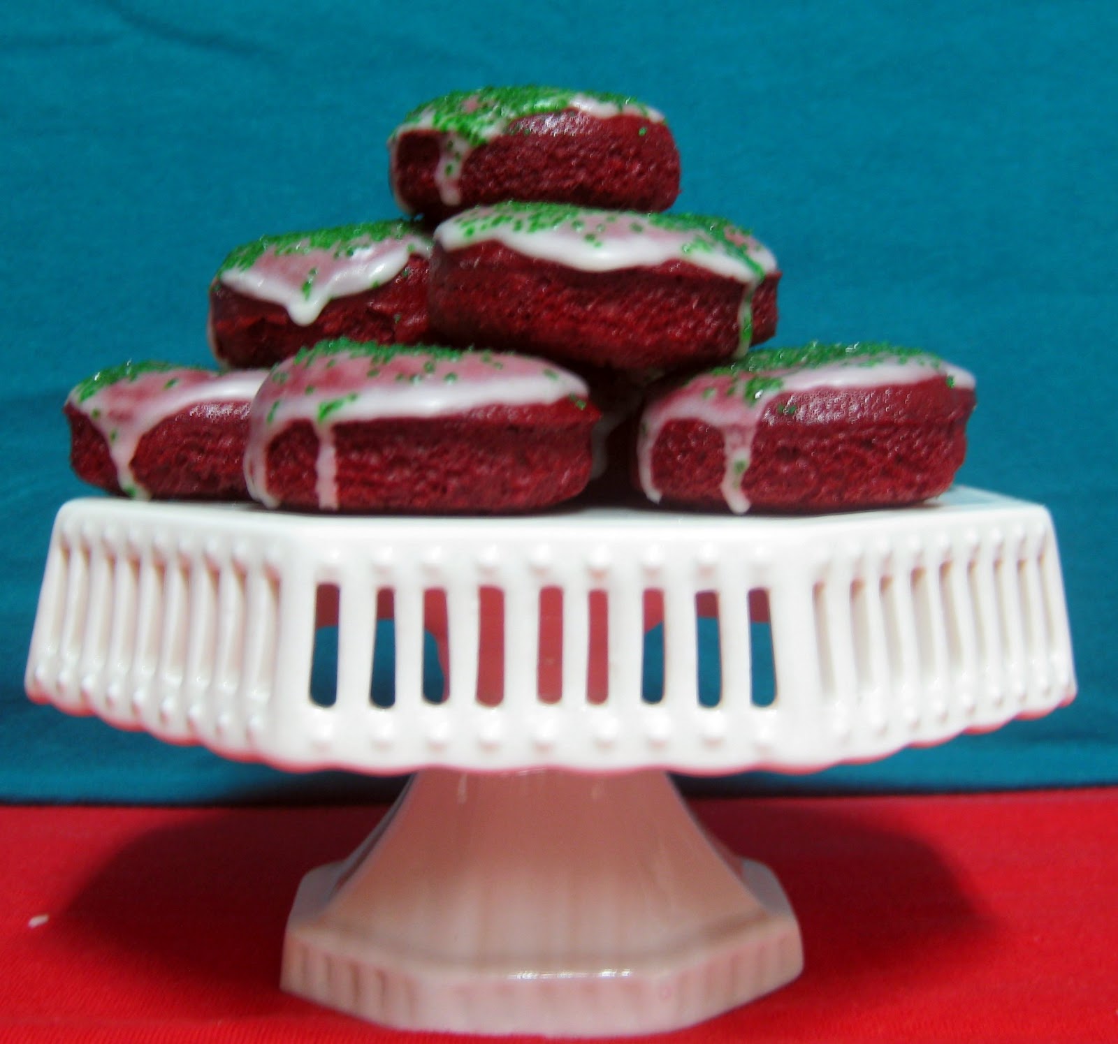 With love and Chevrons: Mini Red Velvet Donuts