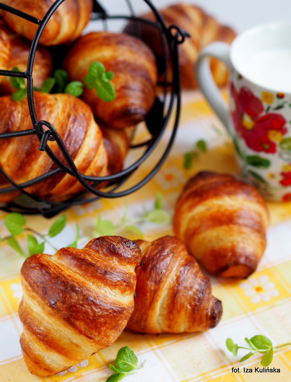 Rogaliki francuskie - Croissants - wypiekanie na śniadanie | Smaczna Pyza