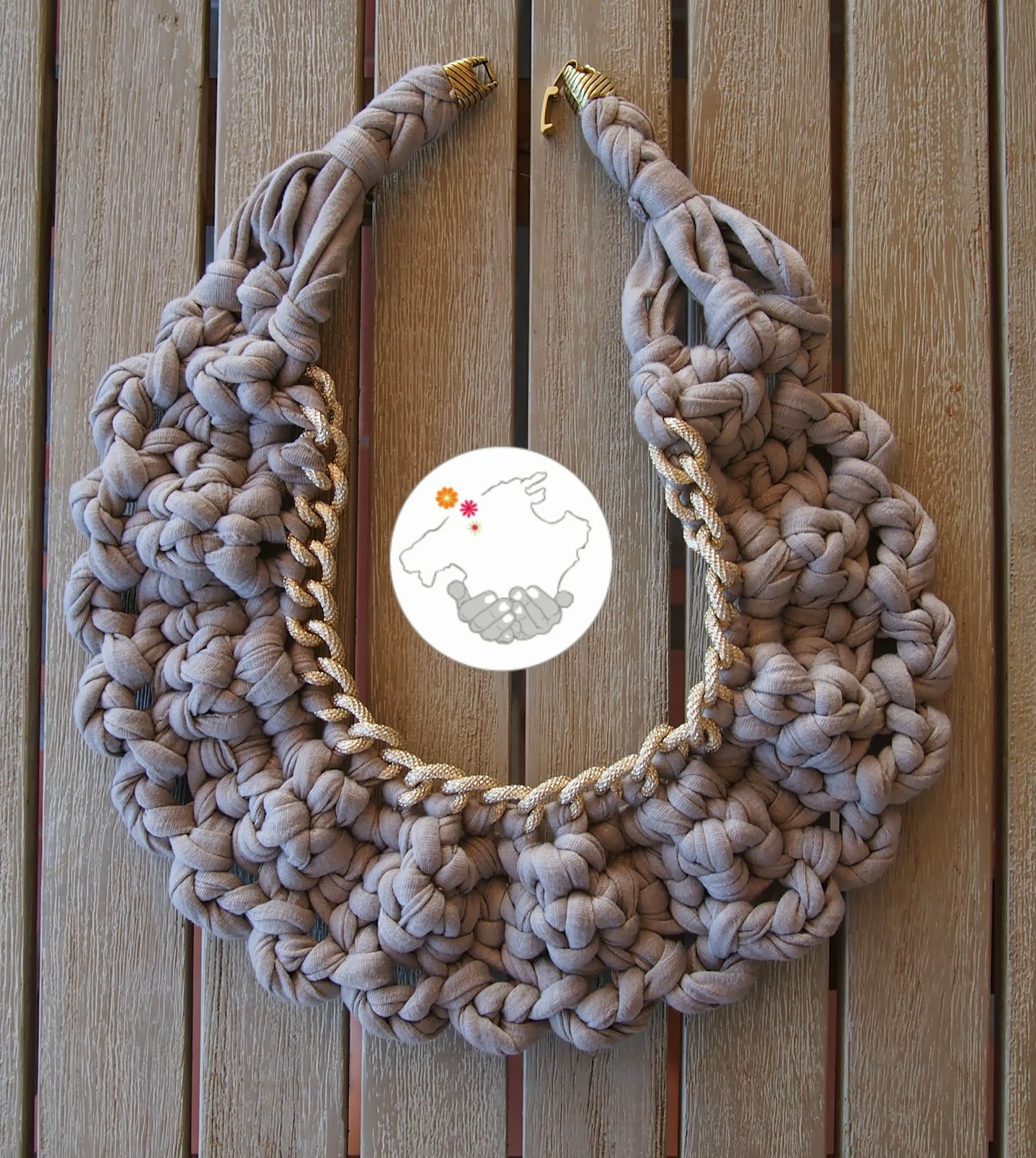 DIY: Patrón para collar de trapillo de ganchillo (crochet)