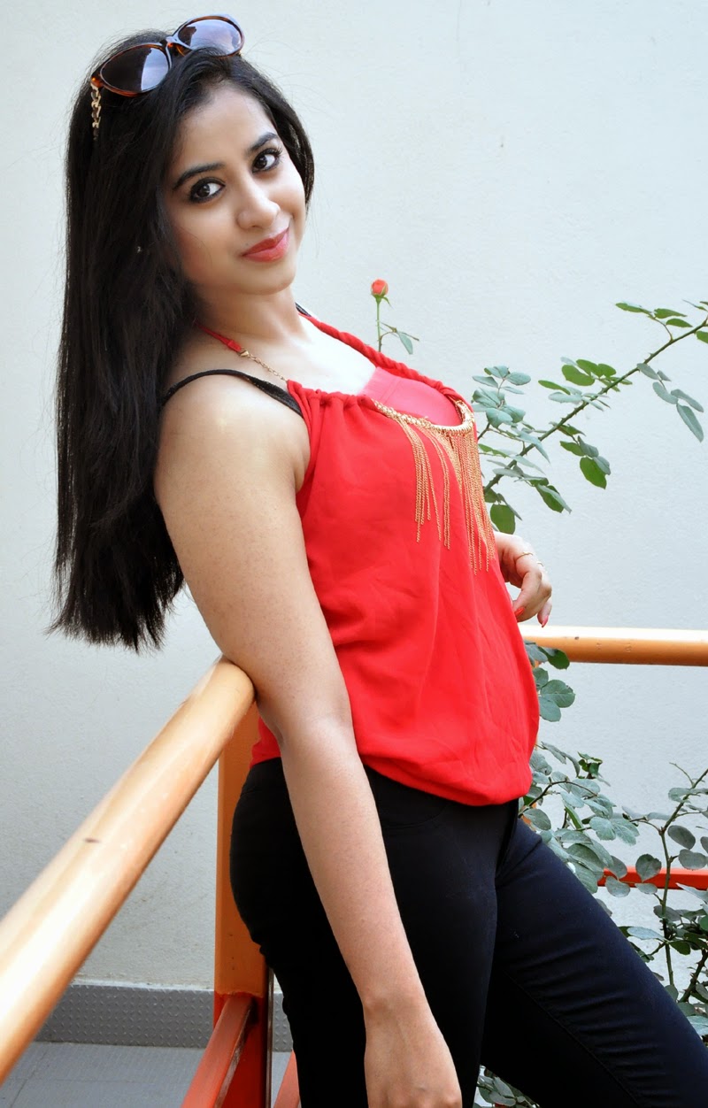 Swathi Dixit Red Dress Stills At Ladies and Gentlemen Movie Success ...