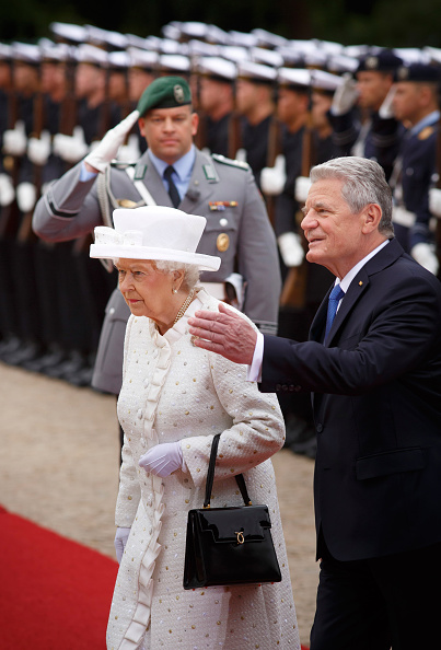 Royal Family Around the World: Queen Elizabeth II Visits Berlin ...