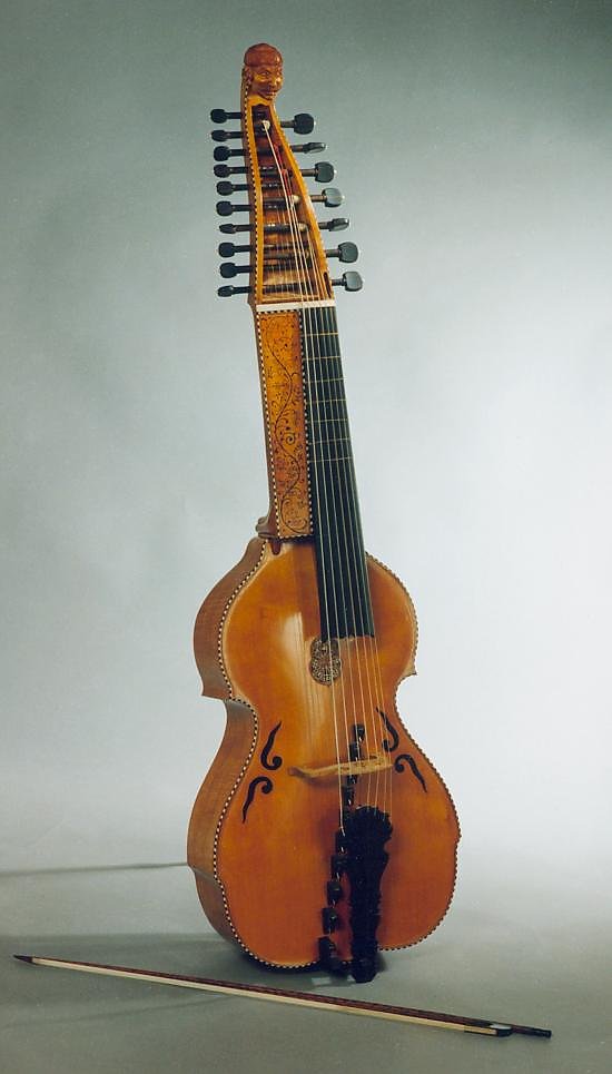 Baryton Gamba: Henner Harders, luthier atual, baryton baseado em J. J. Stadlmann
