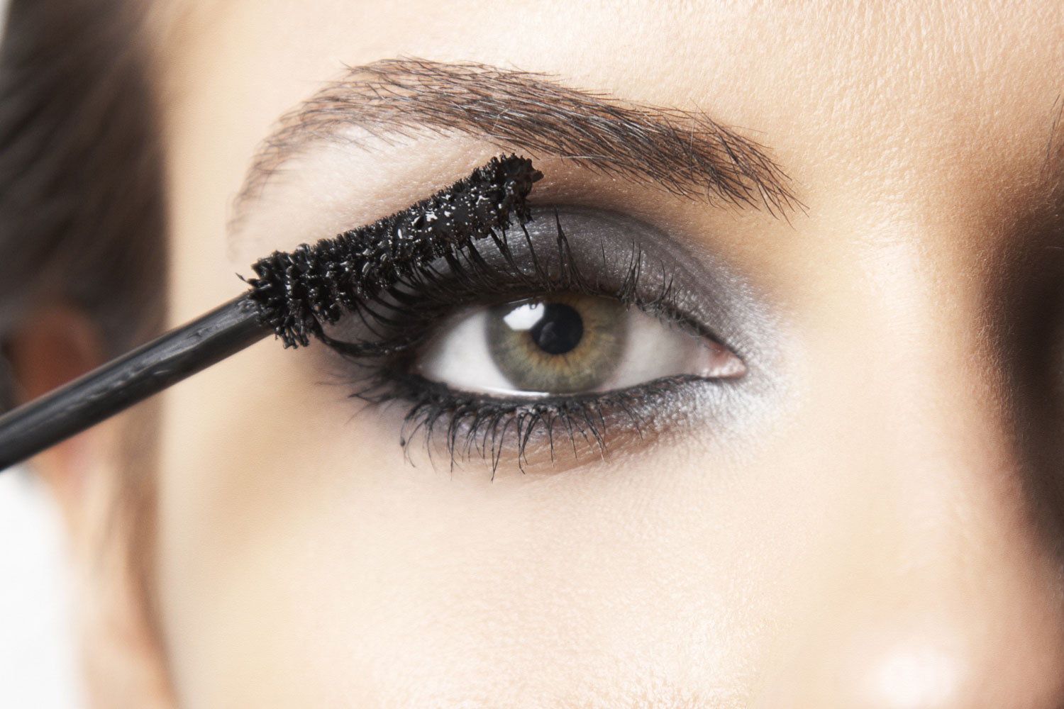 Edebiyat Makale Bilgi Sitesi: Maskara Nasıl Sürülür