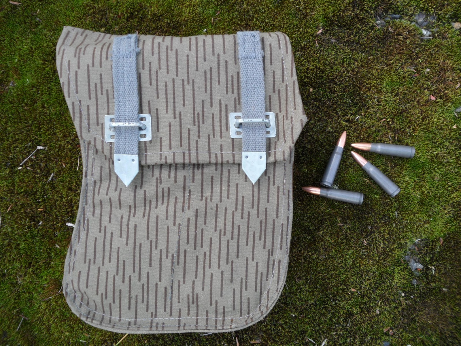 Four Bees: East German, NVA, AK47 (MPi), 4 Magazine Ammo Pouch ...