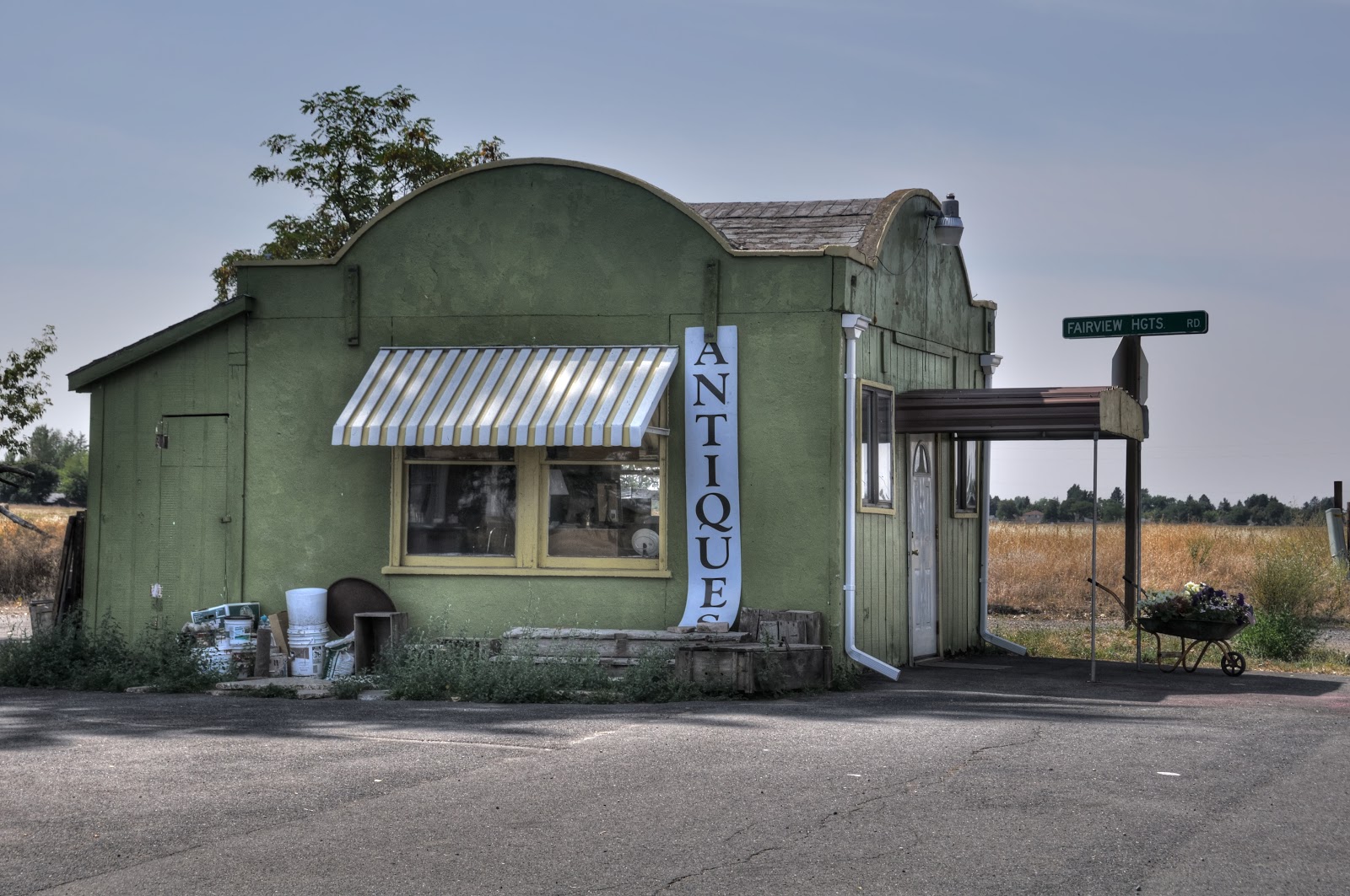 This Life in Ruins: Drive through of The town of Reardon , Wa