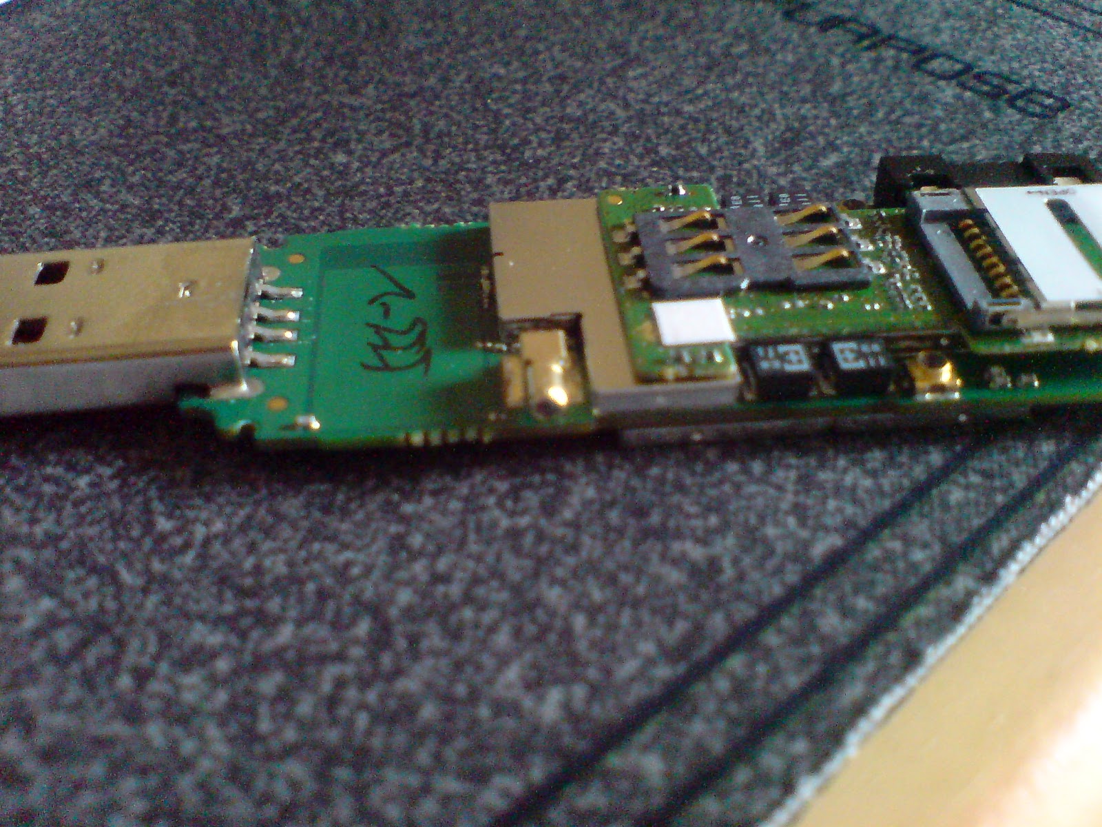 Tech31: The Anatomy of Huawei E355 Mobile Wifi Smart HSPA+