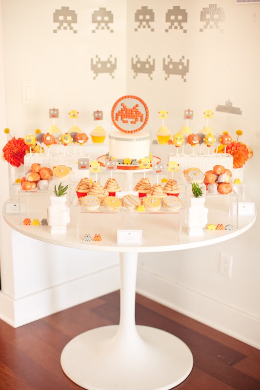 JL DESIGNS: a robot-space invader baby shower for our little guy...