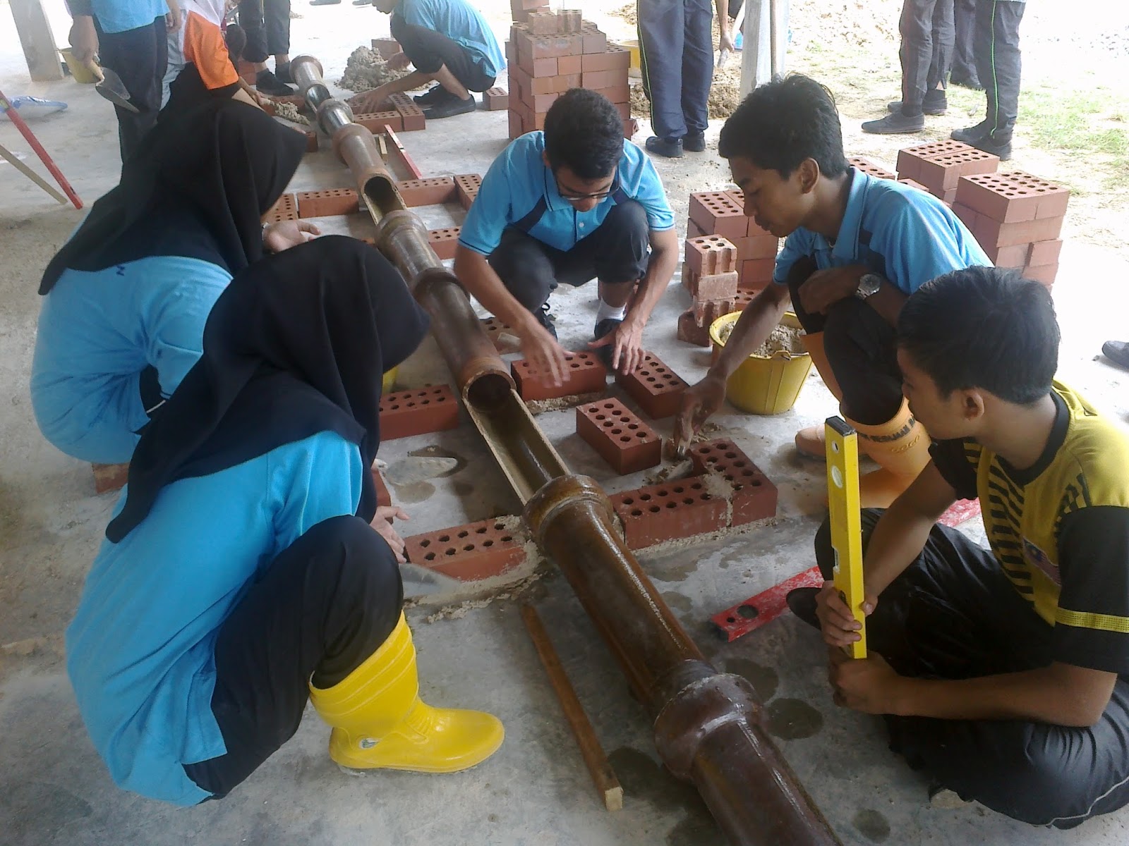 Teknologi Pembinaan: Amali membina lurang dan pemasangan paip tembikar