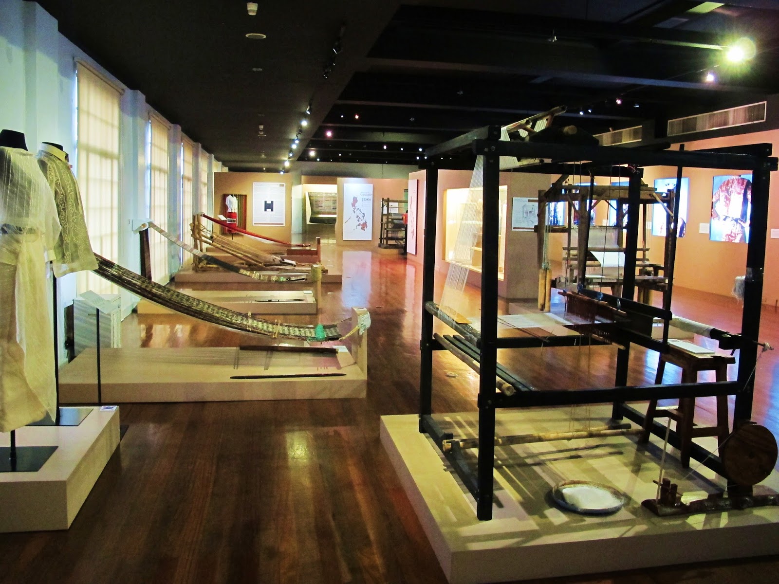 Gridcrosser: Wonder World of Weaves: The Textile Galleries of the ...