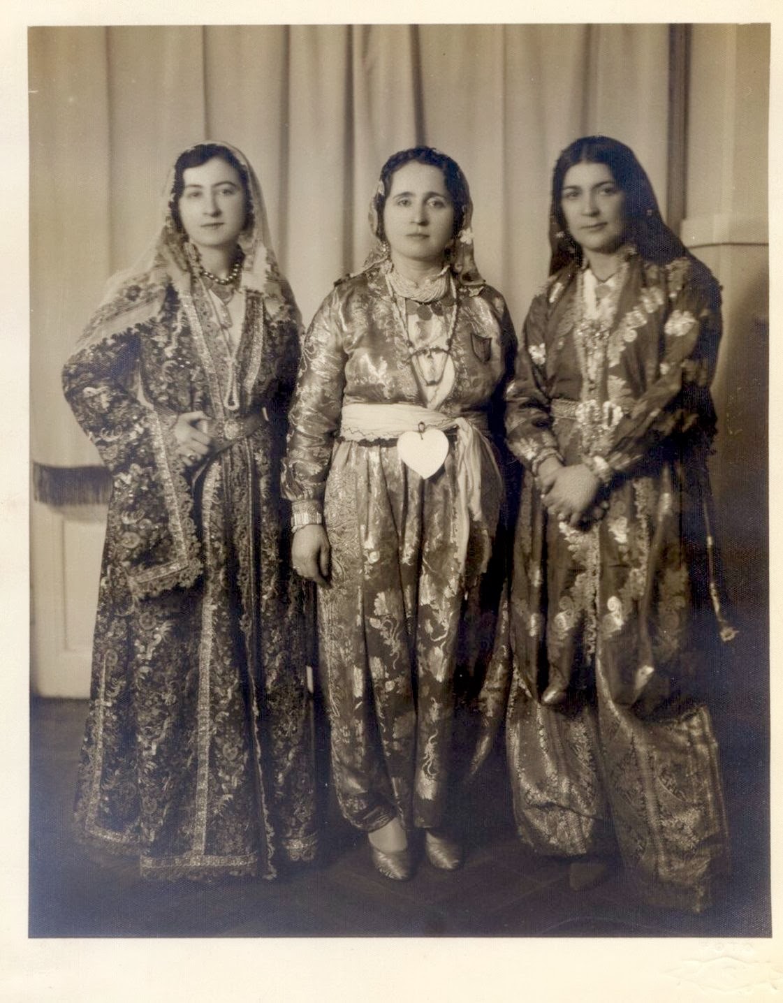 Aspundir: Turkish Portrait Photography - 1920-1930-s
