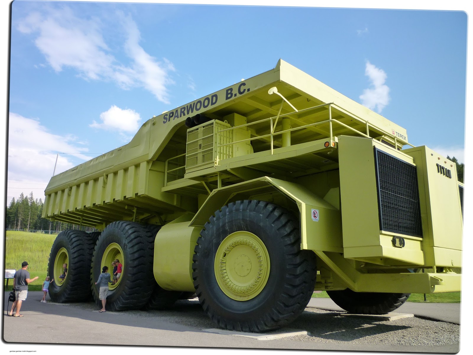 Gambar Mobil Besar Yang Jarang Kita Lihat - Gambar Gambar Mobil