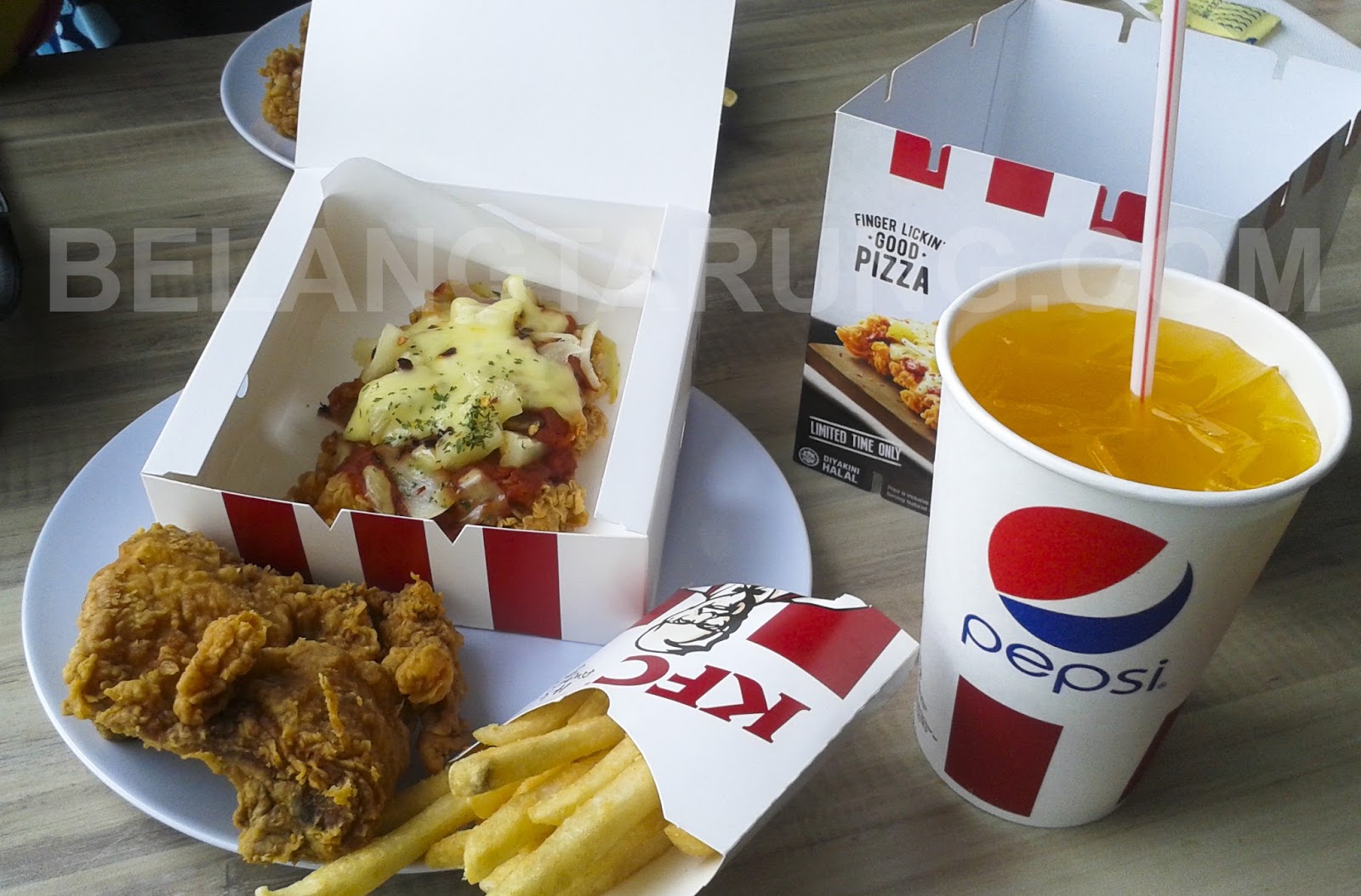 Chizza KFC Rasa Gabungan Burger Zinger dan Pizza Itali