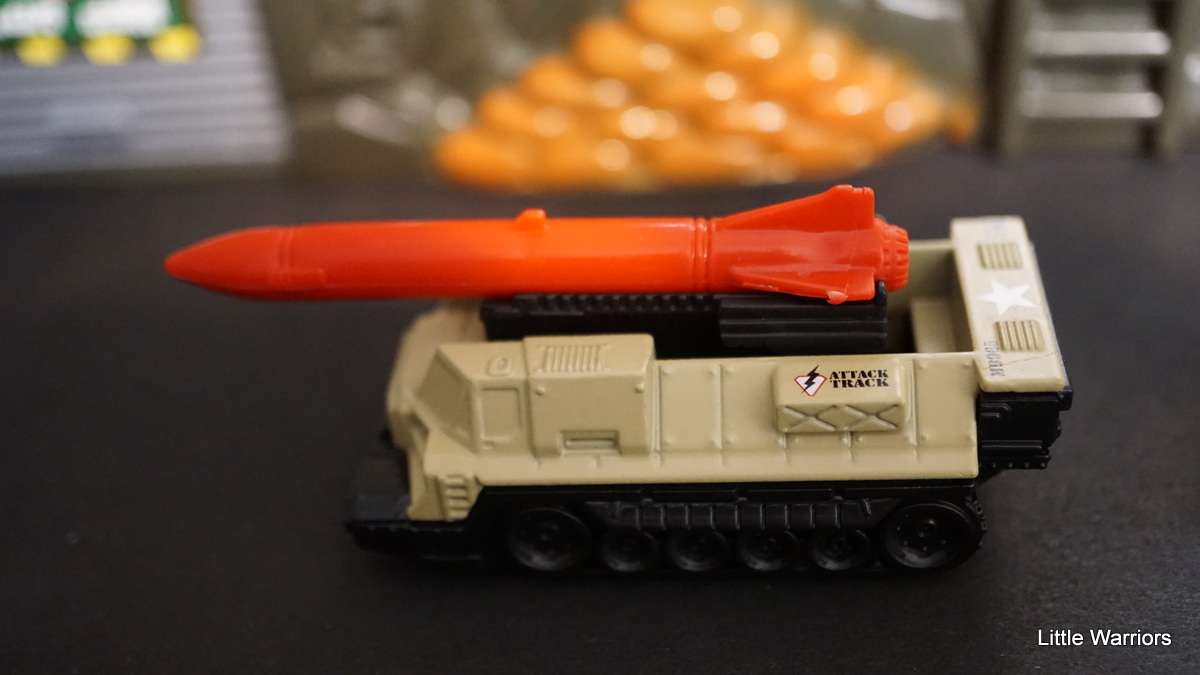 Little Warriors: Attack Track (MB965) - Matchbox missile launcher