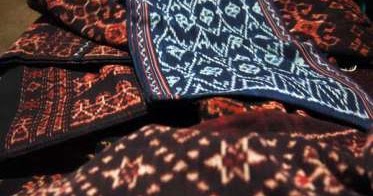 ENDE FLORES: Tenun Ikat Ende-Lio (Antara Motif dan Mitos)