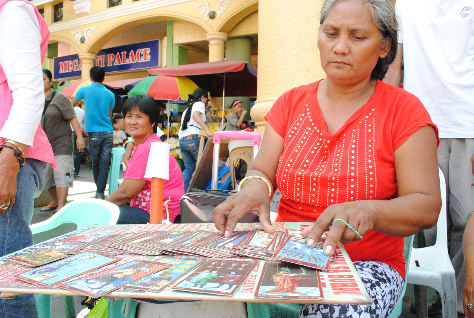 Fortune Telling around Quiapo Church - Traveling Stilletos