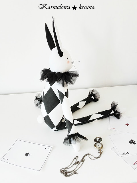 CRAFT HOUSE: Maskotki Króliki -seria Rabbit in Wonderland