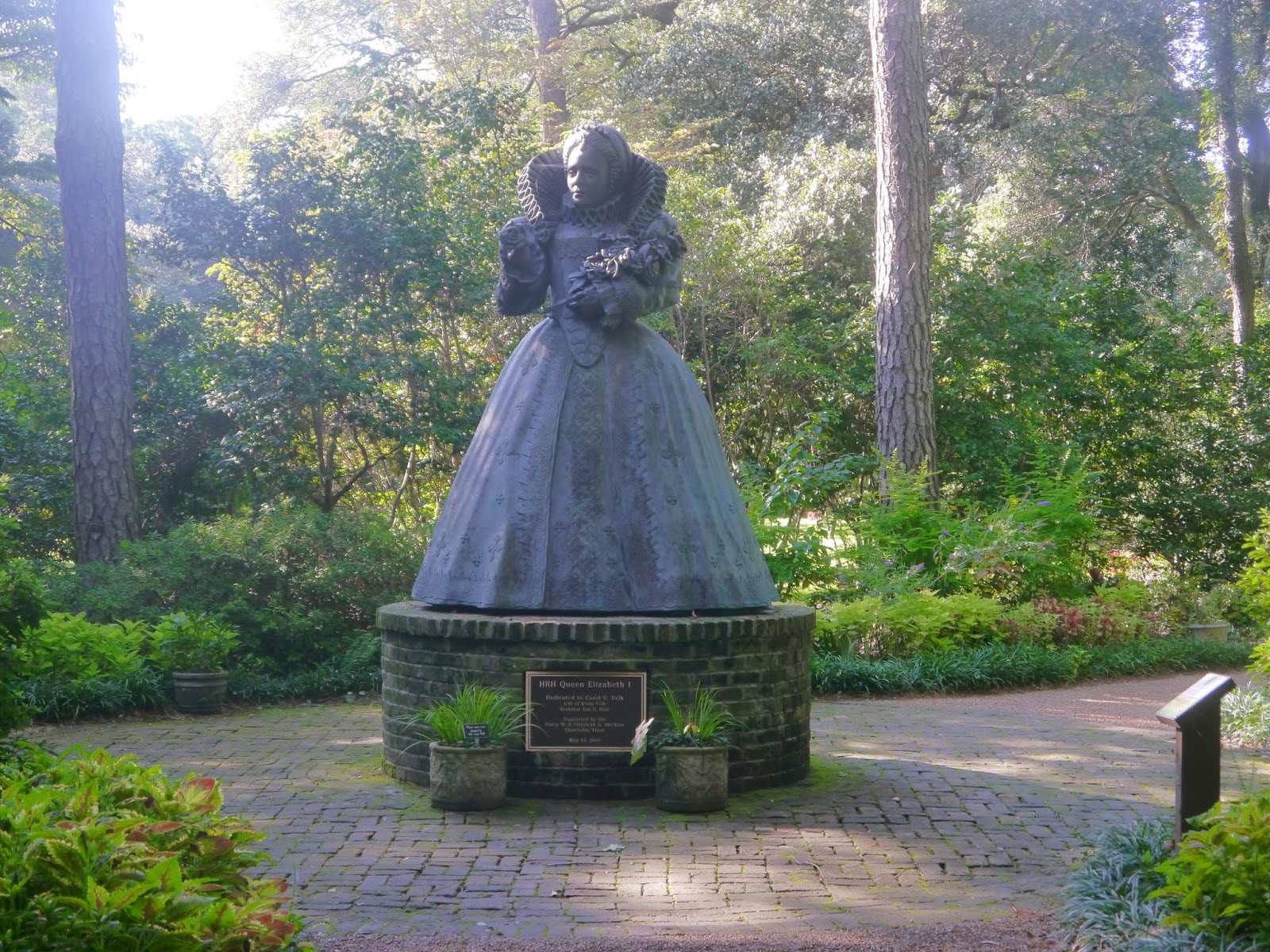 American Travel Journal: The Elizabethan Gardens