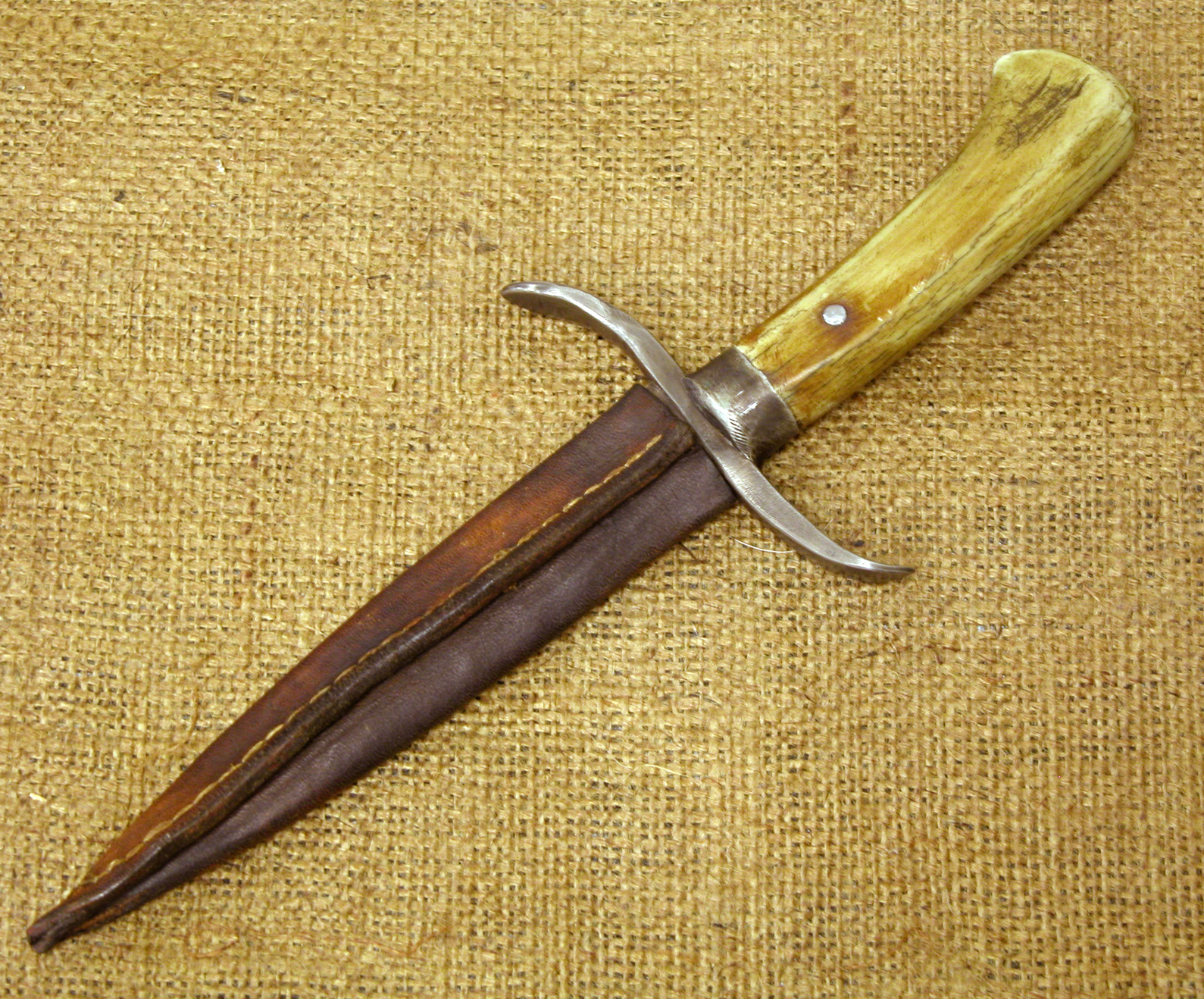 Contemporary Makers: Tim Ridge Knife and Sheath