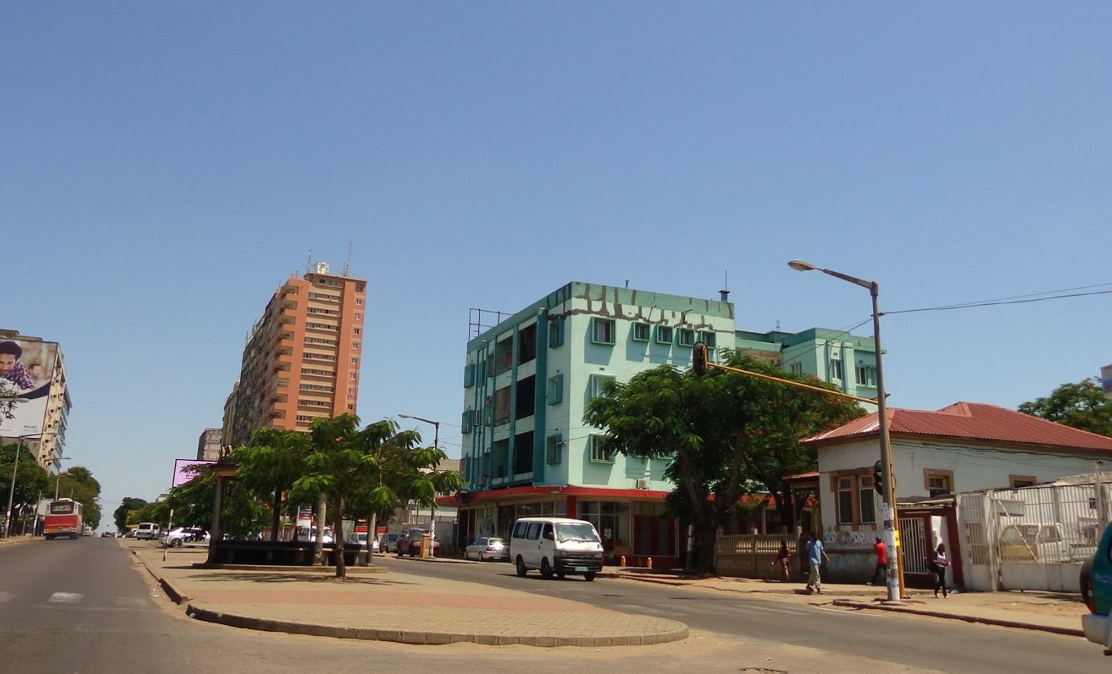 FB Alto-Maé. Prédios parecidos na Av. 24 de Julho e clubes desportivos ...