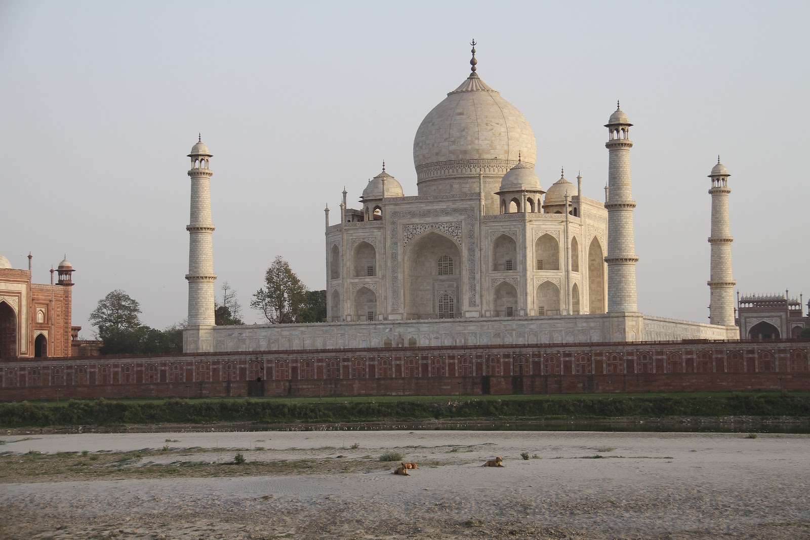 Delhi Magic: Day trip to the Taj Mahal (by the new Yamuna expressway)