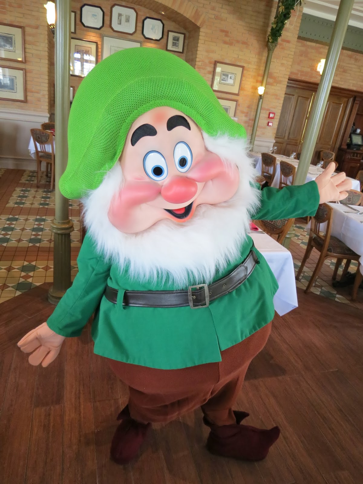 Unofficial Disney Character Hunting Guide: Disneyland Paris ...