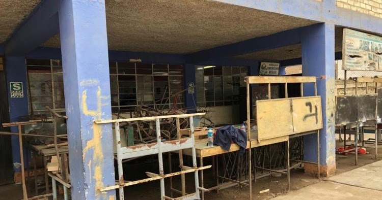 Cerca de 2 mil alumnos del Colegio «Manuel Robles Alarcón» de SJL estudian en local declarado en ...