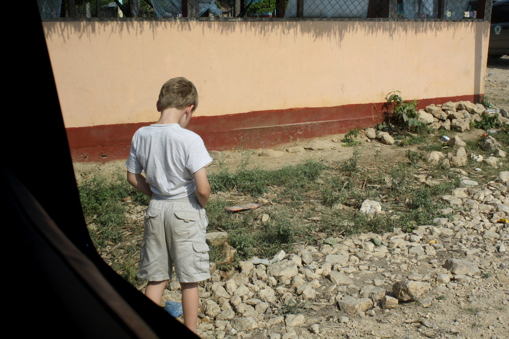 kid peeing images - usseek.com