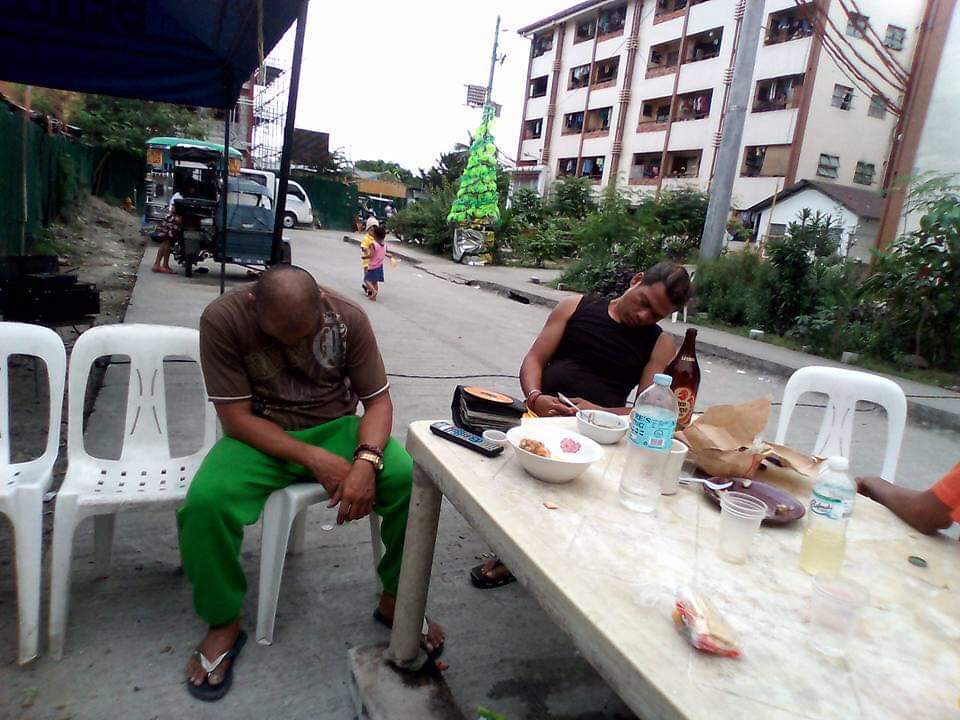 Funny Images Of How Filipinos Look Like When Drunk