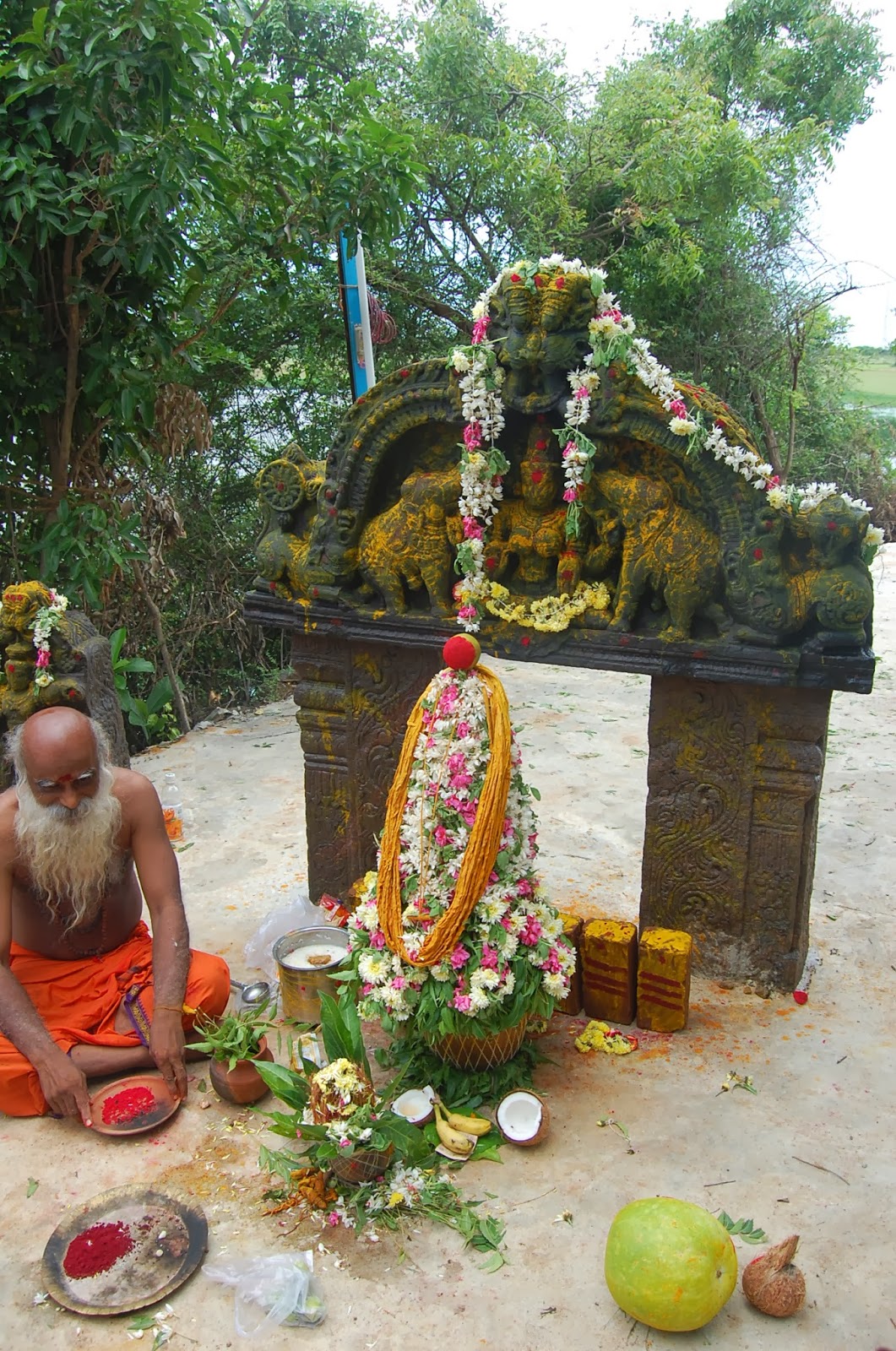 Ayyangarkulam Vadakarai Kannimar: paal kudam