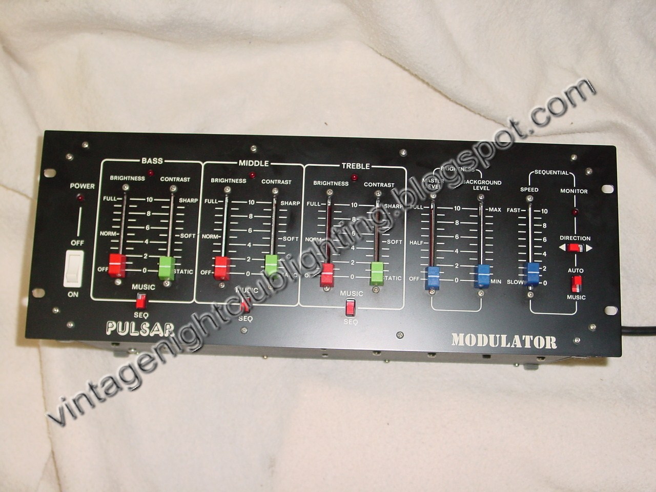 Solus Lighting: Pulsar Modulator 3 Channel Color Organ