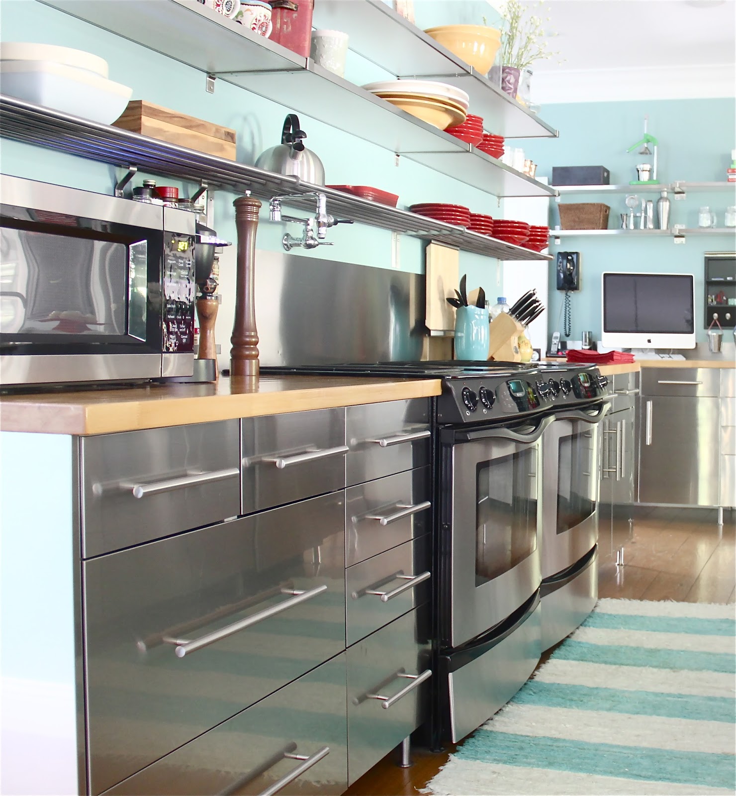 The Yellow Cape Cod: For Sale! A Gorgeous Gourmet Kitchen!