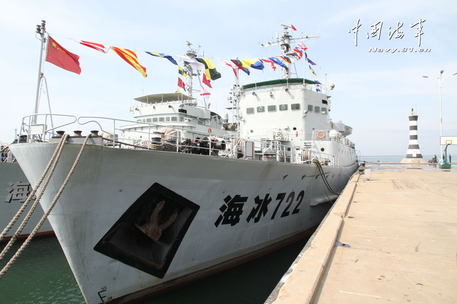 China Defense Blog: PLAN commission of the day: Haibing 722 Icebreaker