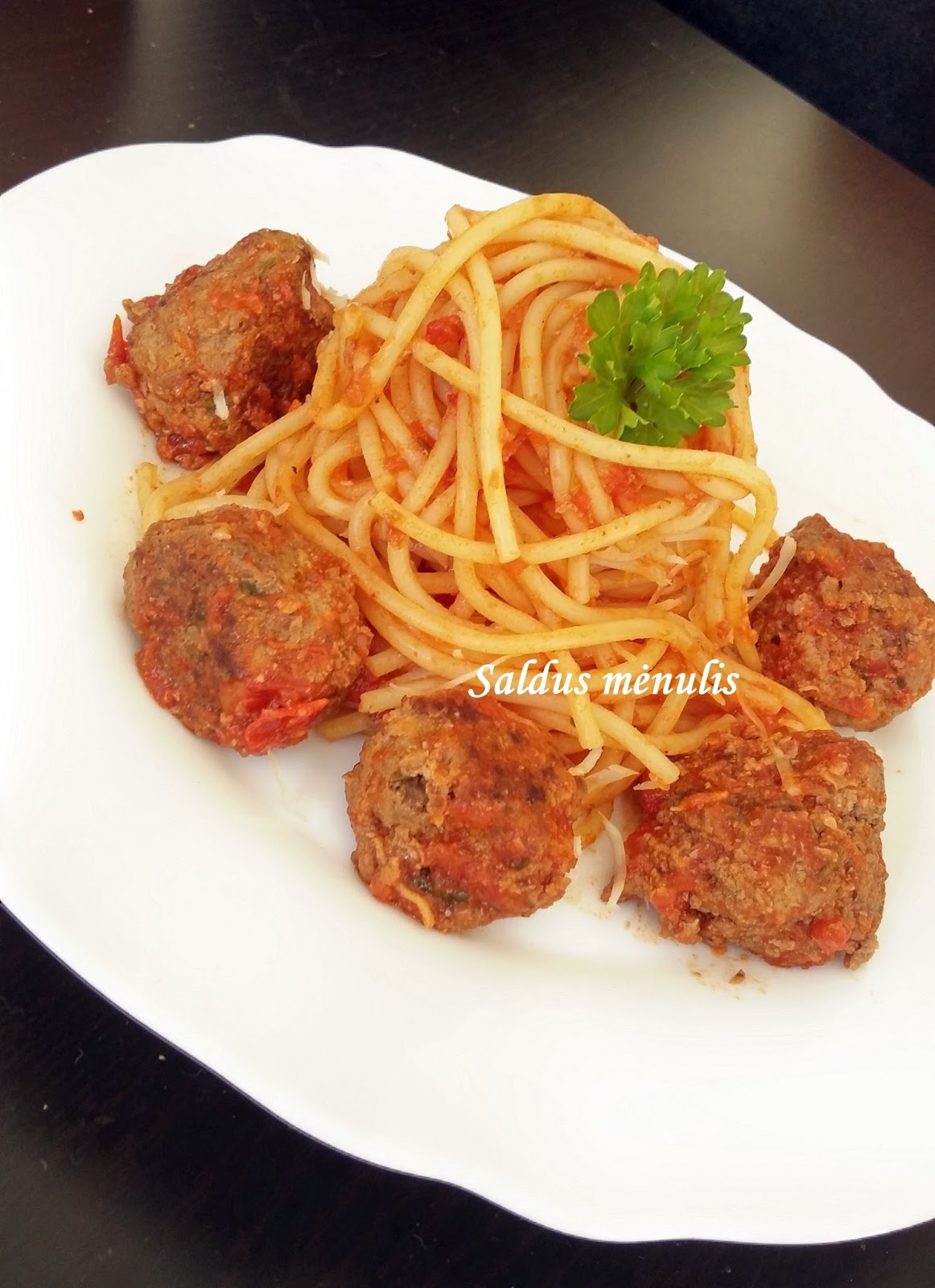 Saldus mėnulis: Jautienos kukuliai su spageti makaronais