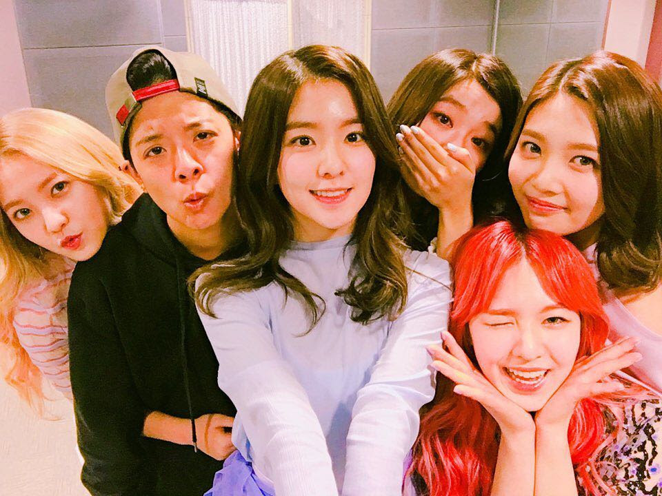 f(x)'s Amber shows her support for Red Velvet - Wonderful Generation