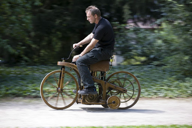 World's First Motorcycle (1885) - Daimler's riding car - facts inform