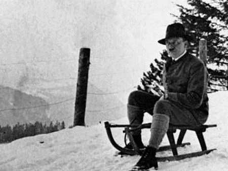 Civil War Horror: Hitler on a sled