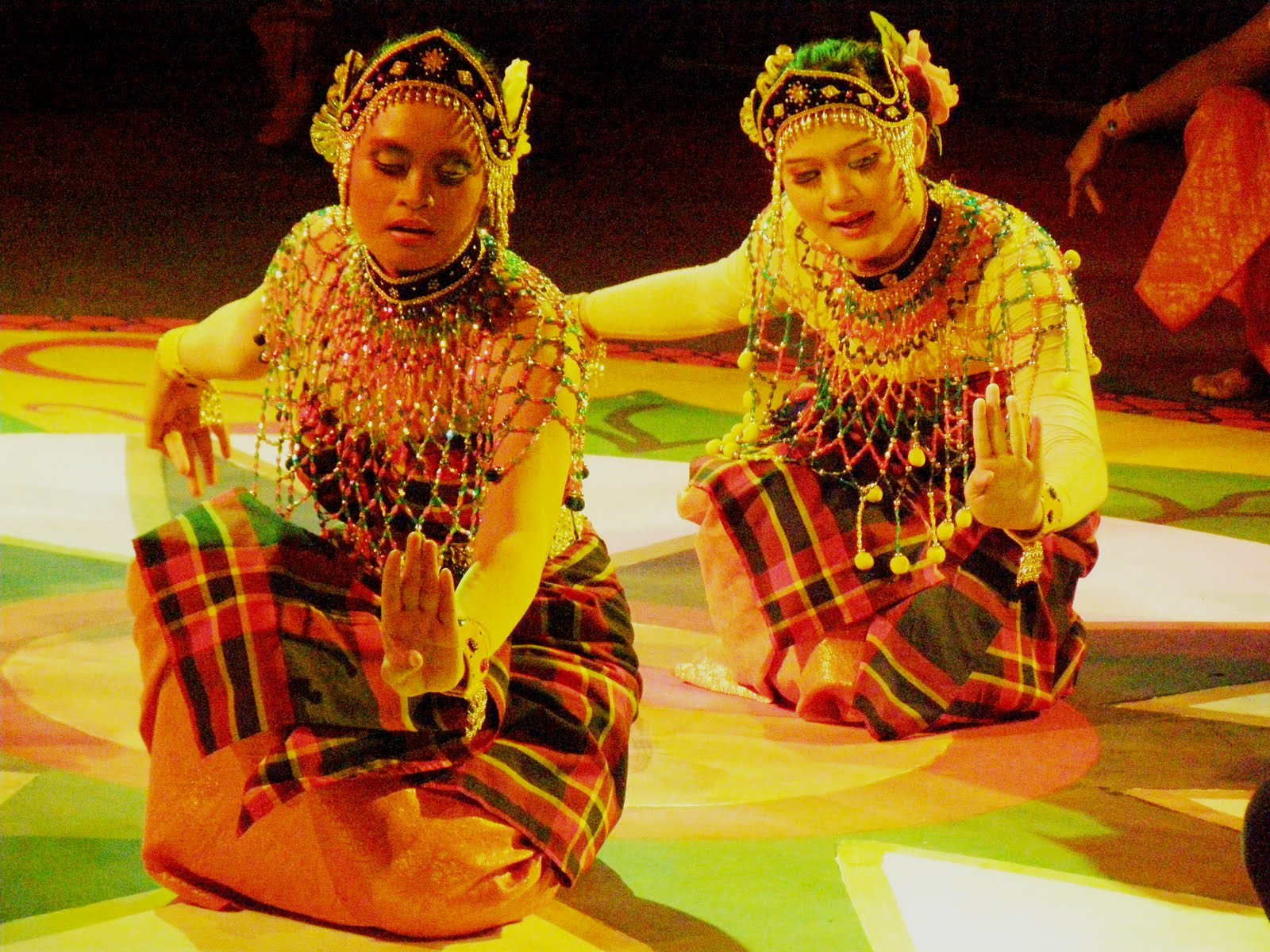 DUNIAKU - Rashidah Ibrahim: pix Mak Yong